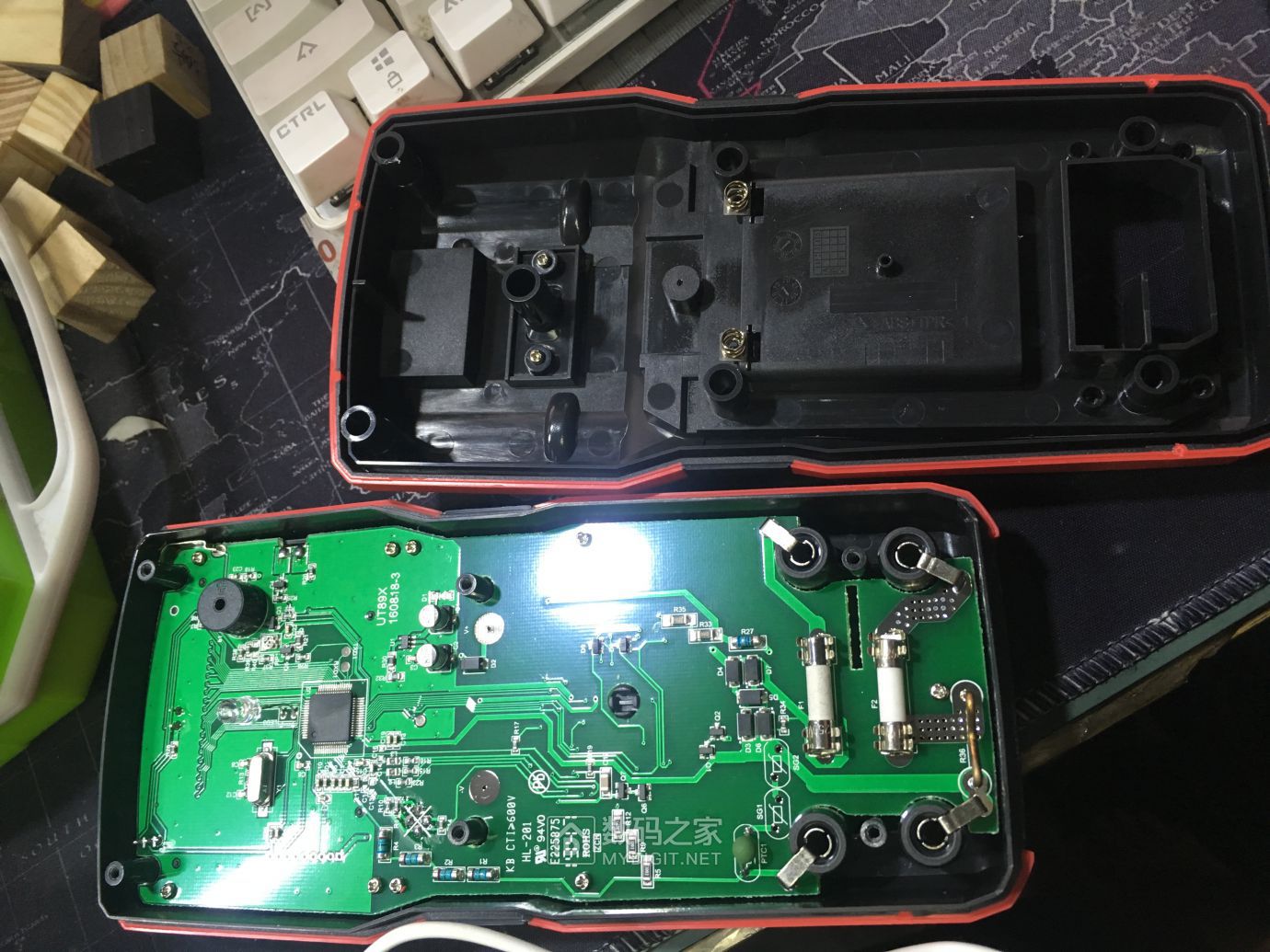 拆刚到手的优利德UT89X 怎么不是牛屎片啊 - 仪表谈谈 数码之家