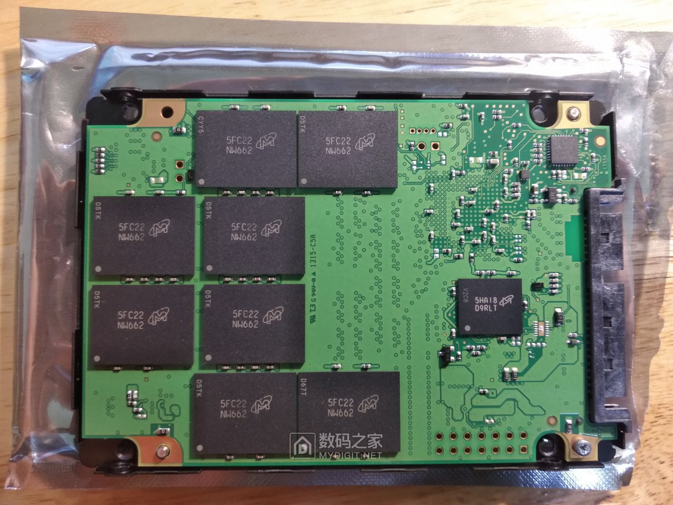 拆个镁光M600 1T固态硬盘，做工还算可以！ - SSD存储技术 数码之家