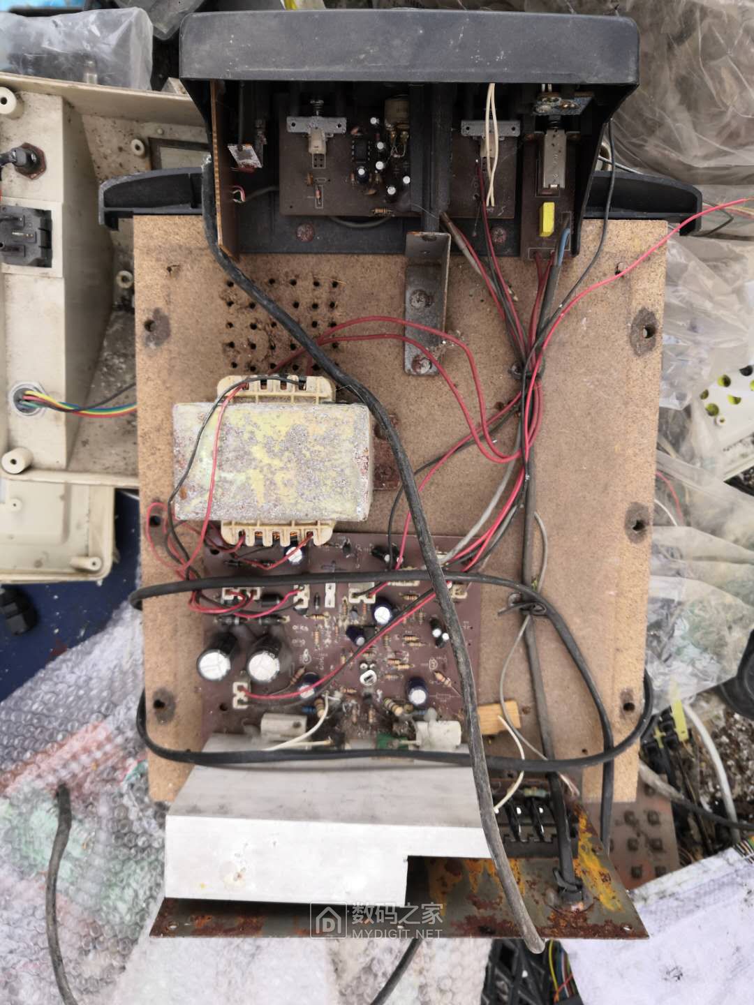 拆一个另类版本的先锋S-W99低音炮 - 拆机乐园 数码之家