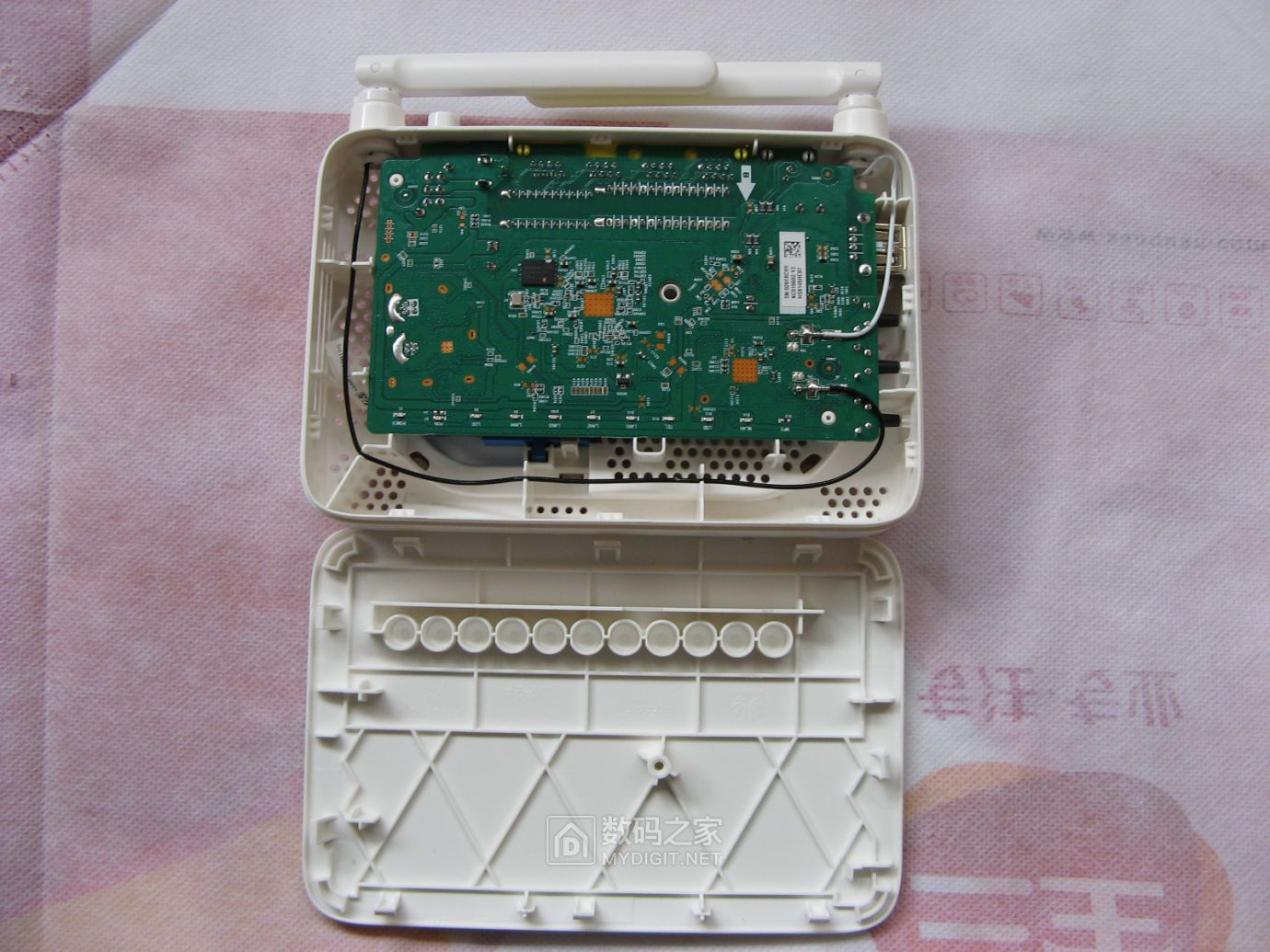 拆华为HS8346R5光猫 - 拆机乐园 数码之家