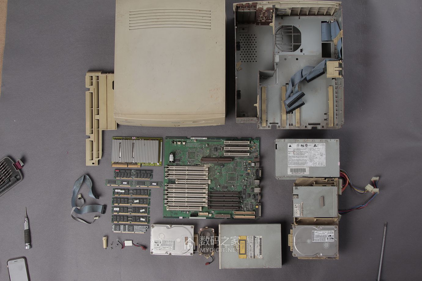 1995年的苹果Power Macintosh 7300/180主机拆机 - 拆机乐园 数码之家