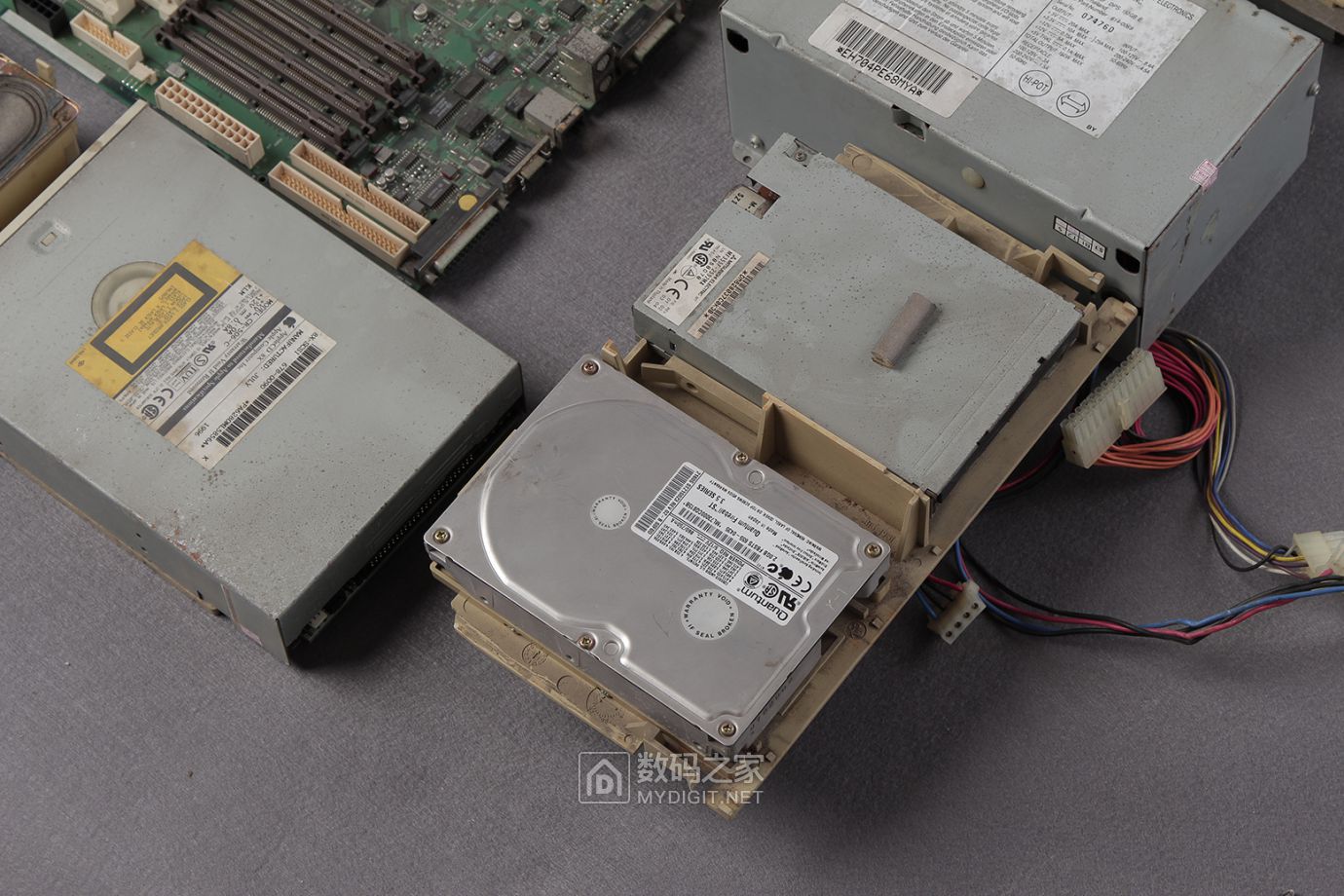 1995年的苹果Power Macintosh 7300/180主机拆机 - 拆机乐园 数码之家