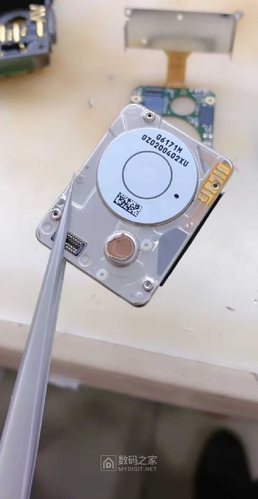 真正拆解世界最小硬盘（TOSHIBA MK4001MTD 4GB） - 拆机乐园 数码之家