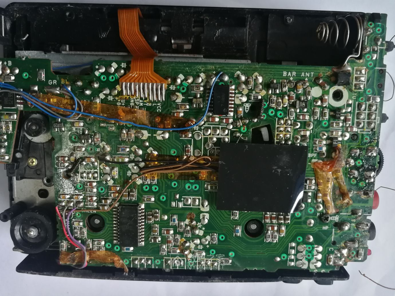 AIWA爱华HS-JS215磁带随身听拆解 - 拆机乐园 数码之家