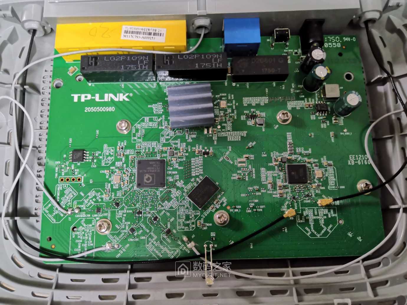 TP-LINK WDR6500千兆版 2.0硬件版本首拆 - 拆机乐园 数码之家
