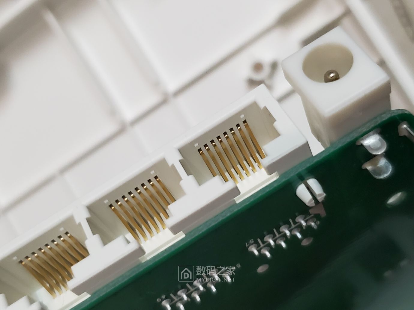 之家第一次露脸，拆华为S1730S-L8T-A 8口千兆交换机 - 拆机乐园 数码之家