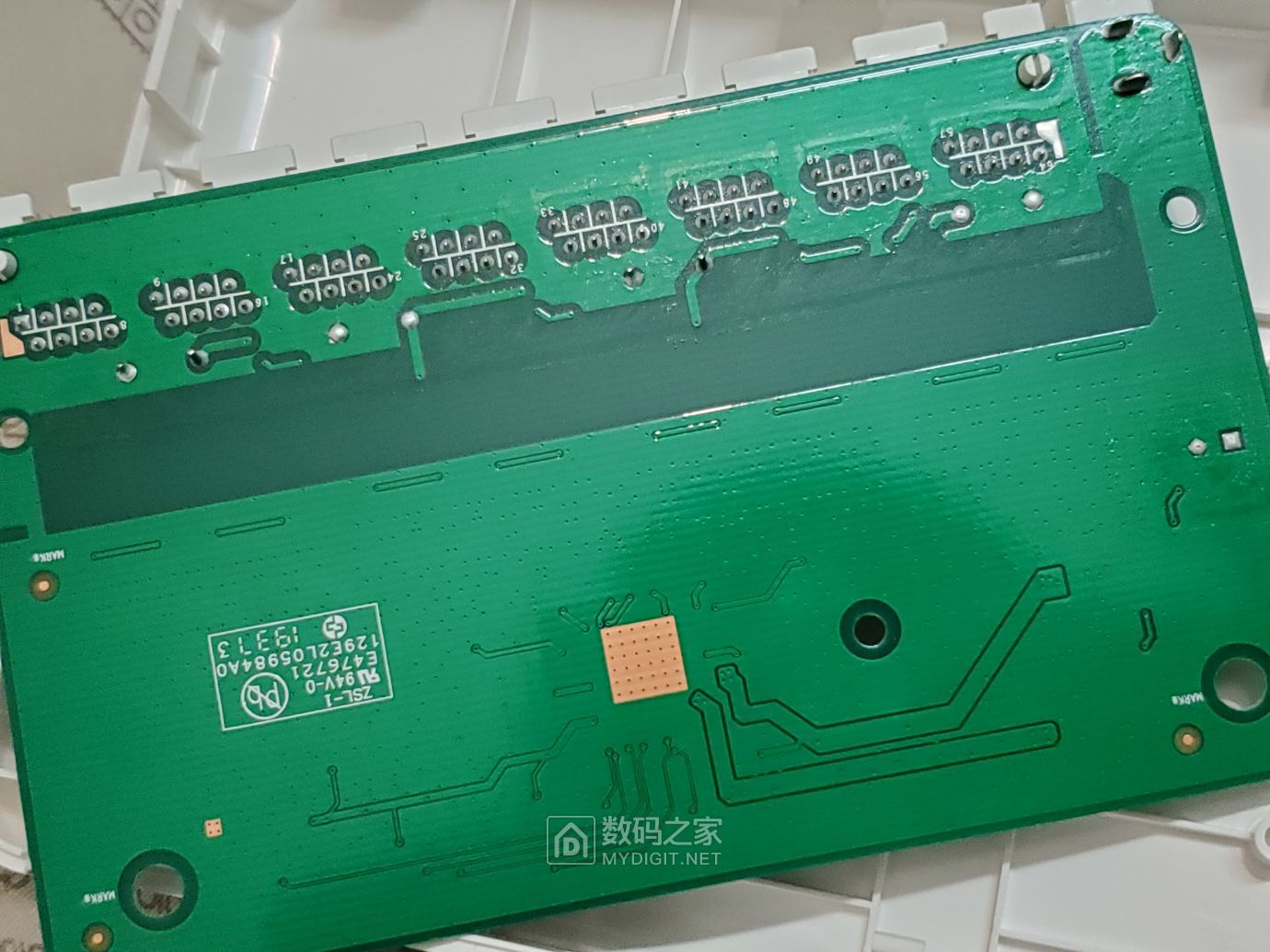 之家第一次露脸，拆华为S1730S-L8T-A 8口千兆交换机 - 拆机乐园 数码之家