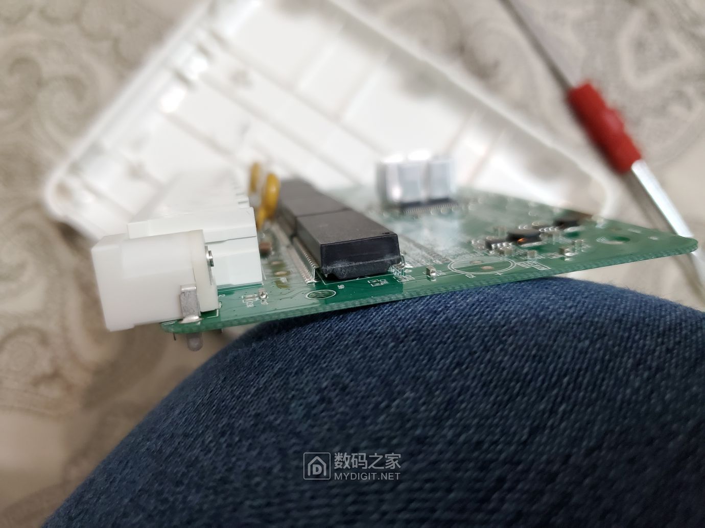 之家第一次露脸，拆华为S1730S-L8T-A 8口千兆交换机 - 拆机乐园 数码之家