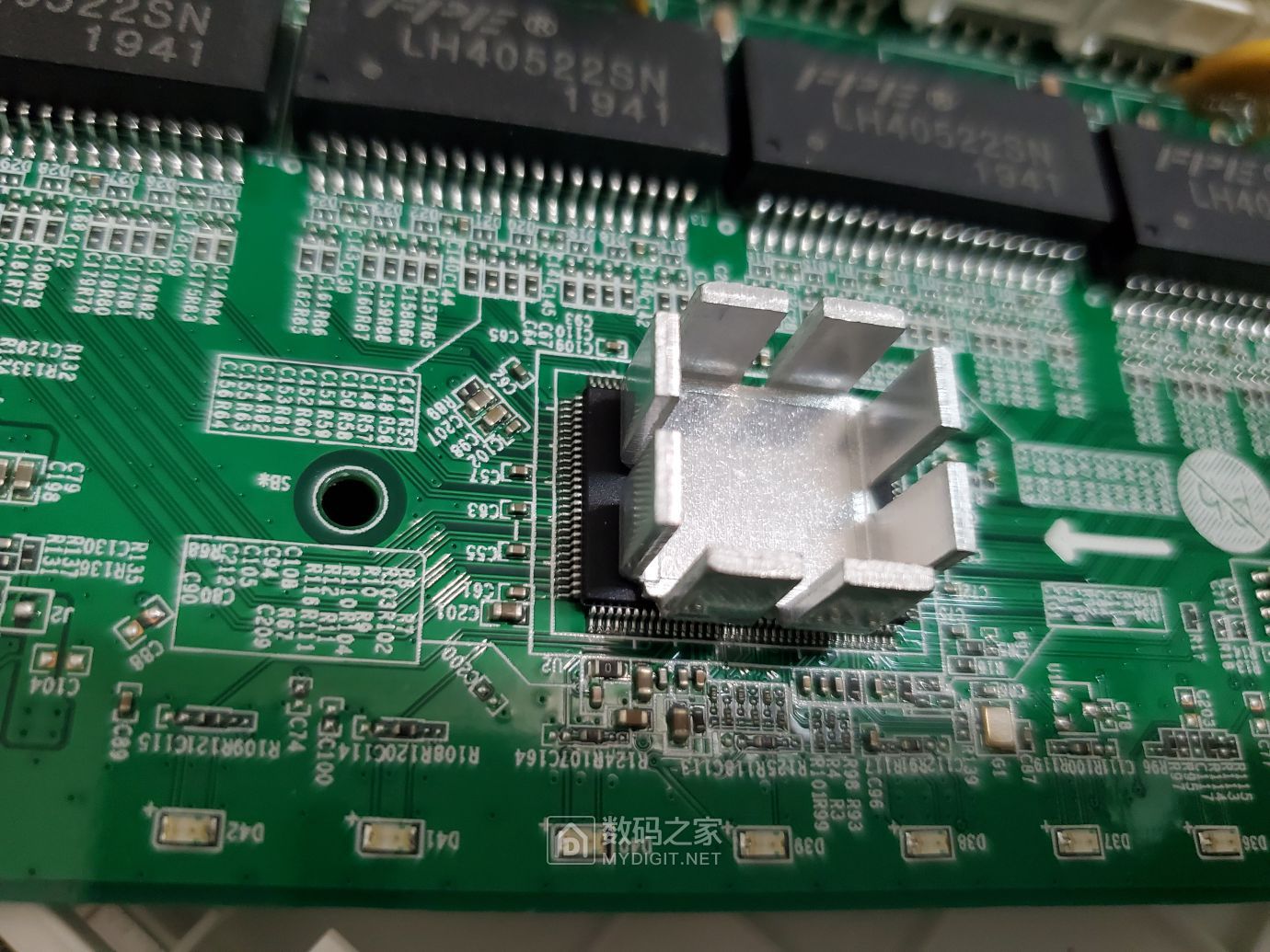 之家第一次露脸，拆华为S1730S-L8T-A 8口千兆交换机 - 拆机乐园 数码之家