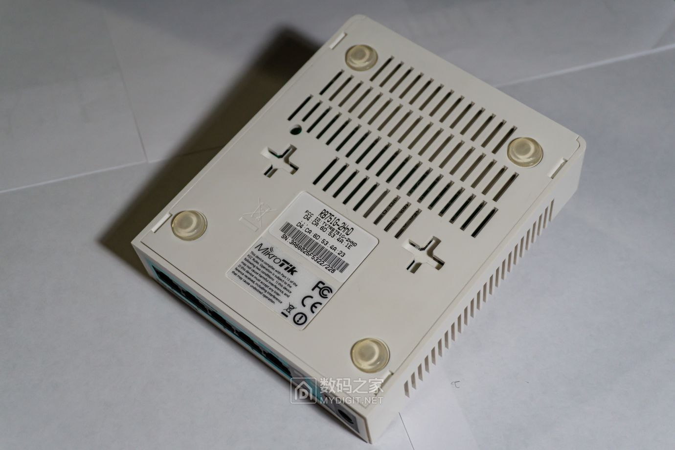 为了除Bug而拆解~MikroTik RouterBoard RB751G-2HnD无线路由器 - 拆机乐园 数码之家