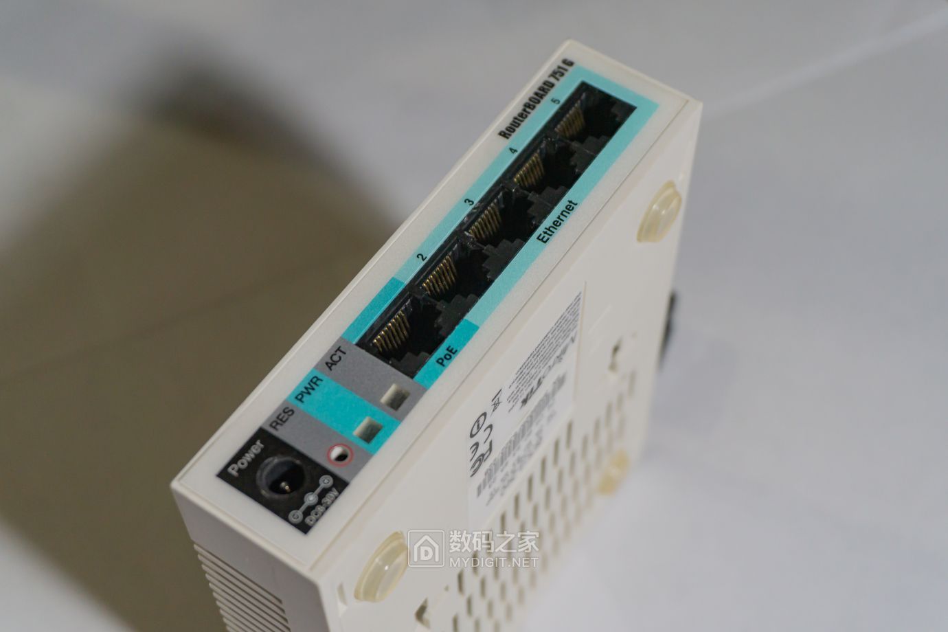 为了除Bug而拆解~MikroTik RouterBoard RB751G-2HnD无线路由器 - 拆机乐园 数码之家