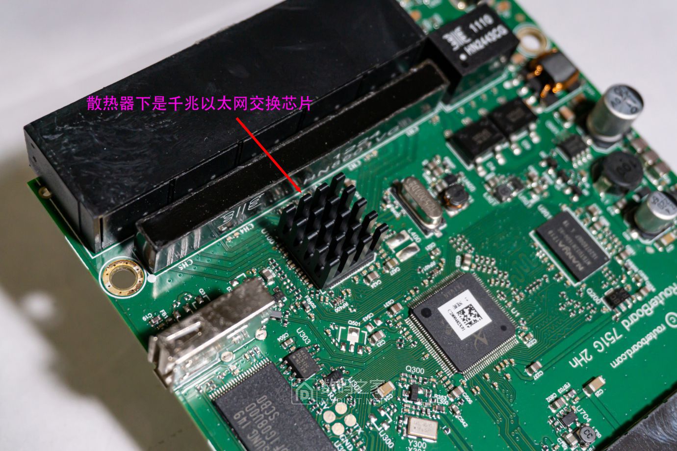 为了除Bug而拆解~MikroTik RouterBoard RB751G-2HnD无线路由器 - 拆机乐园 数码之家