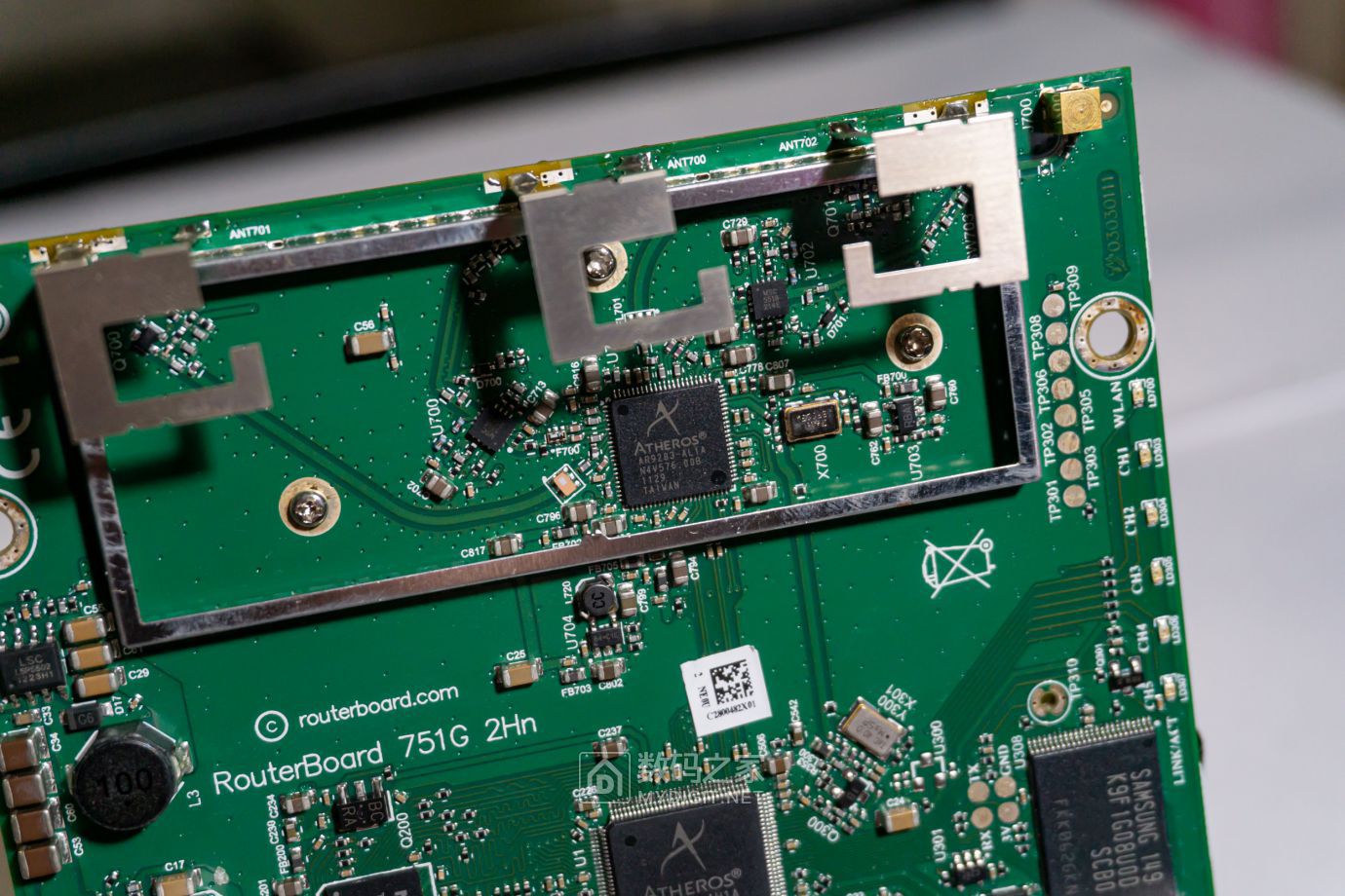 为了除Bug而拆解~MikroTik RouterBoard RB751G-2HnD无线路由器 - 拆机乐园 数码之家