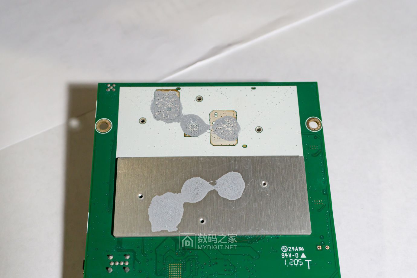 为了除Bug而拆解~MikroTik RouterBoard RB751G-2HnD无线路由器 - 拆机乐园 数码之家