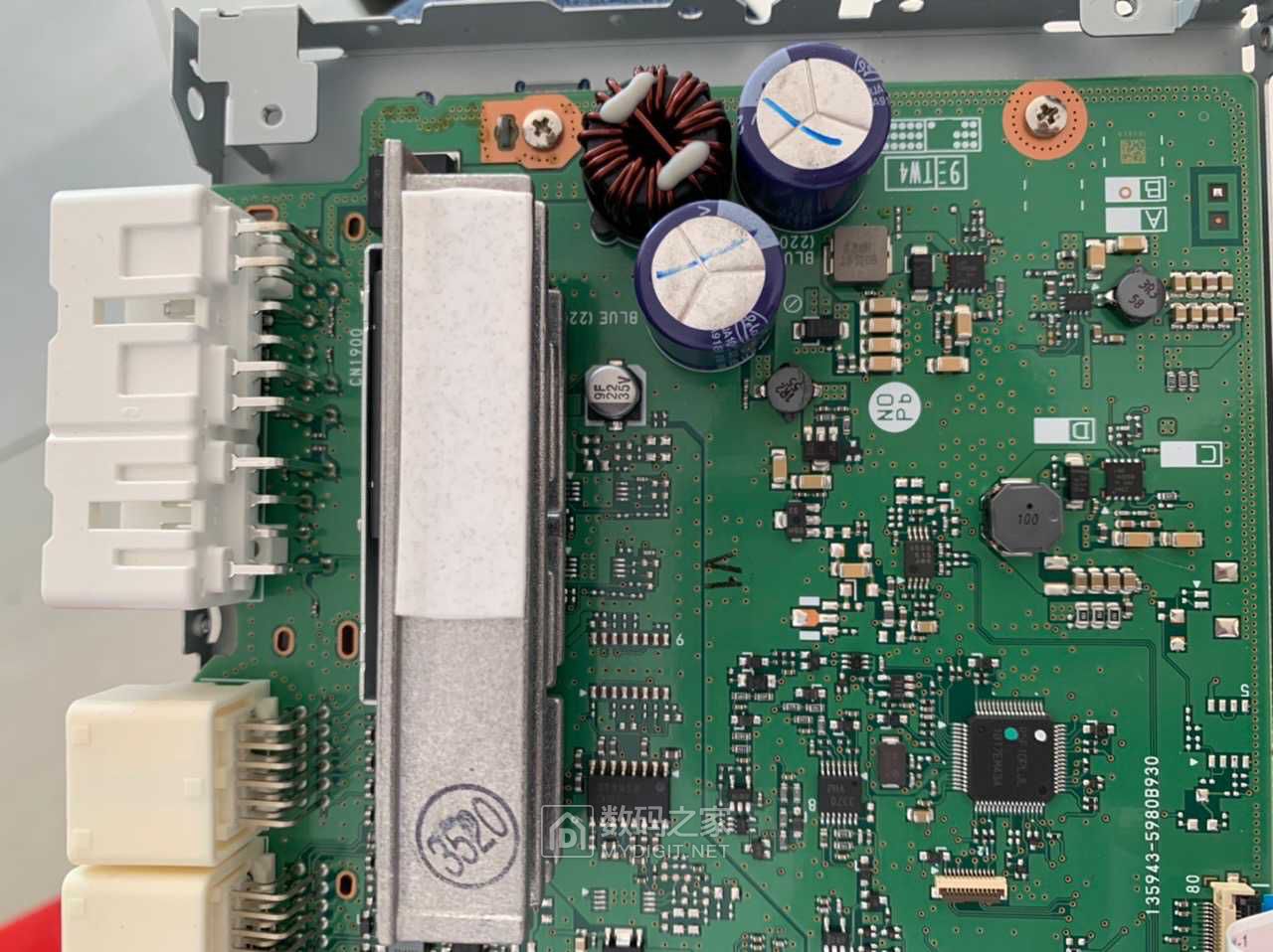 丰田新款雷凌卡罗拉原厂车机yy090简单拆解 - 拆机乐园 数码之家