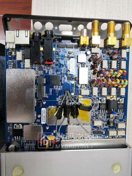 拆修一台战斗民族的SUNSDR2 PRO 软件无线收发信机 - 拆机乐园 数码之家