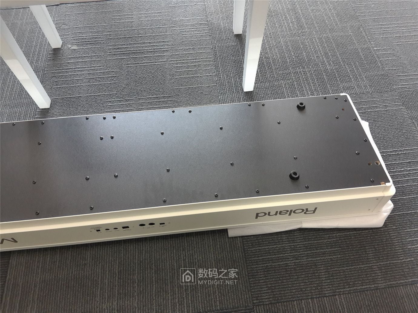 Roland MP-100-WH乐兰电子钢琴拆解 - 拆机乐园 数码之家