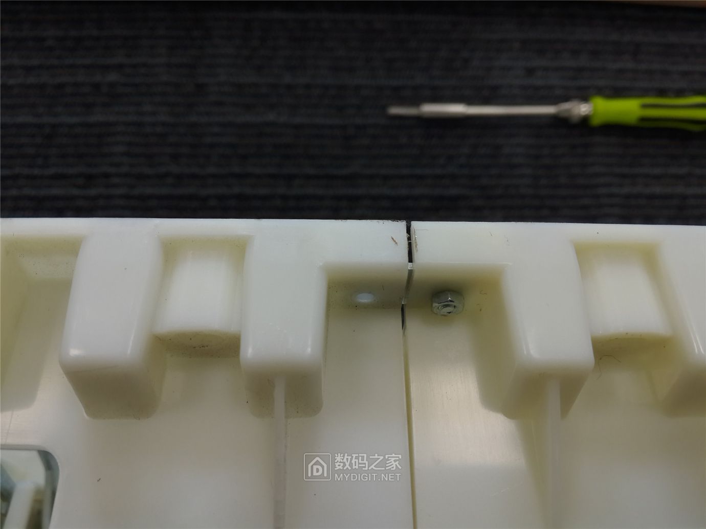 Roland MP-100-WH乐兰电子钢琴拆解 - 拆机乐园 数码之家
