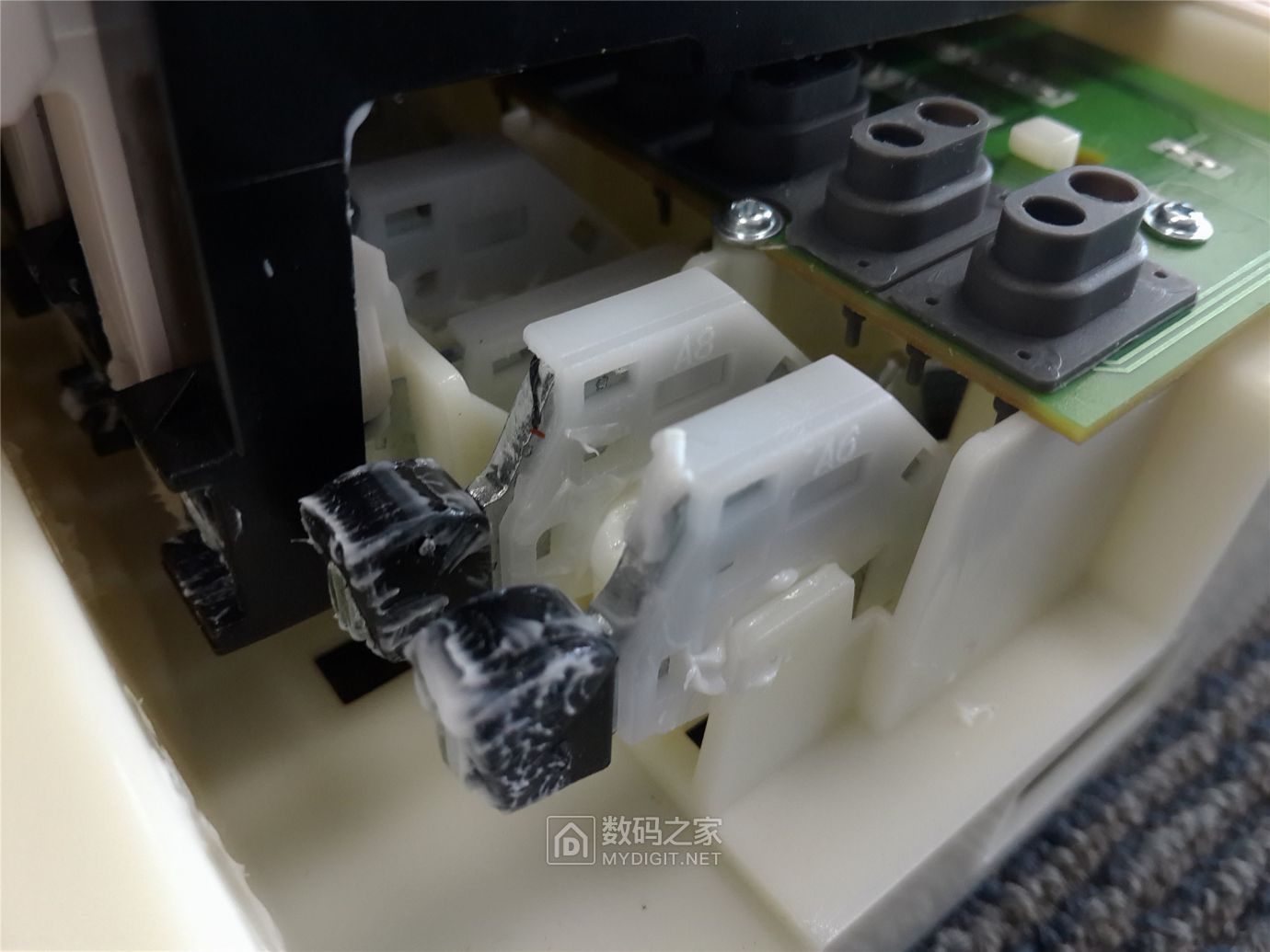 Roland MP-100-WH乐兰电子钢琴拆解 - 拆机乐园 数码之家