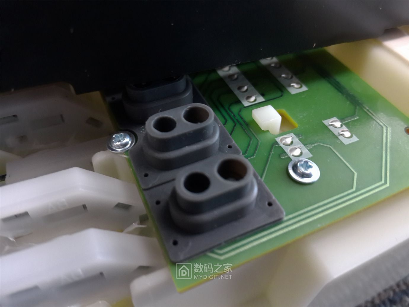 Roland MP-100-WH乐兰电子钢琴拆解 - 拆机乐园 数码之家