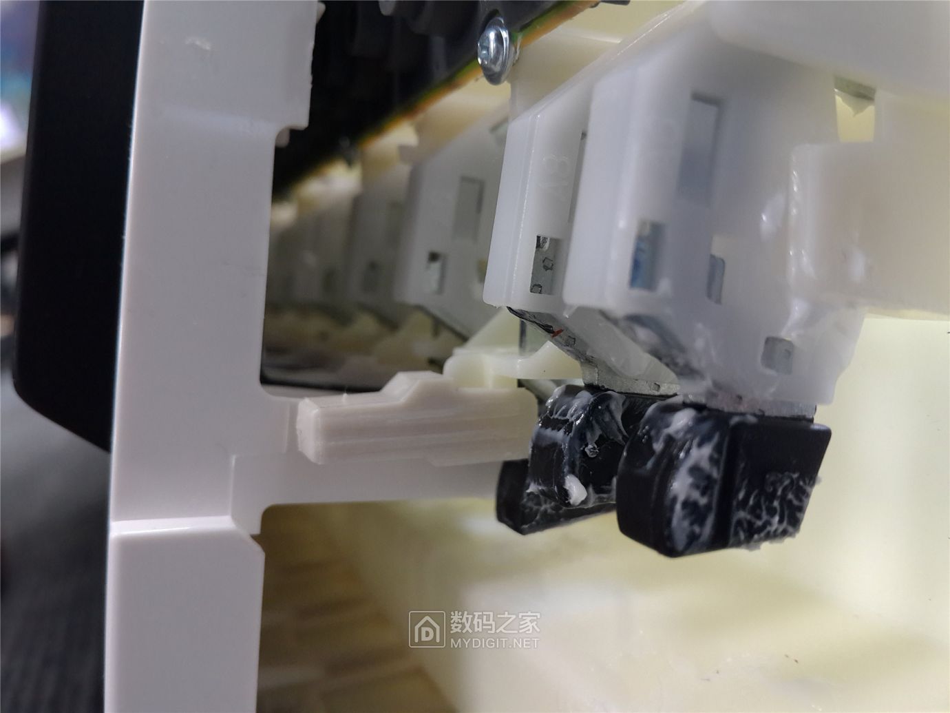 Roland MP-100-WH乐兰电子钢琴拆解 - 拆机乐园 数码之家