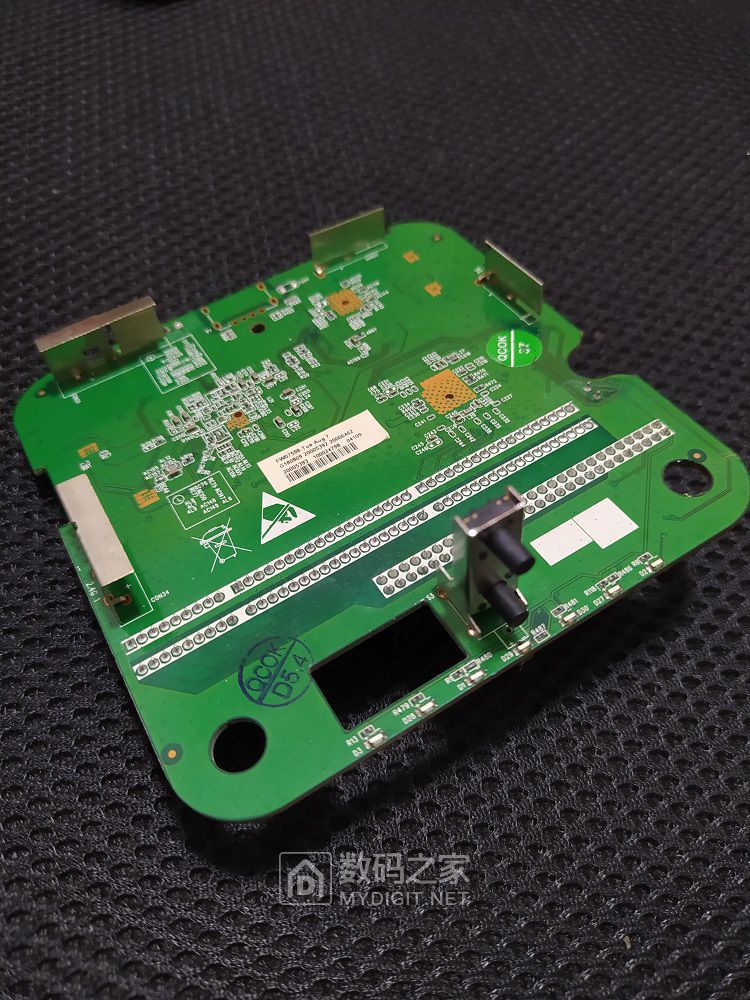 拆解瑞斯康达 MSG WR135 中国电信定制的全千兆双频无线路由器 - 拆机乐园 数码之家