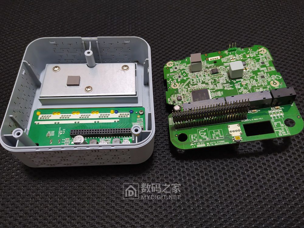 拆解瑞斯康达 MSG WR135 中国电信定制的全千兆双频无线路由器 - 拆机乐园 数码之家