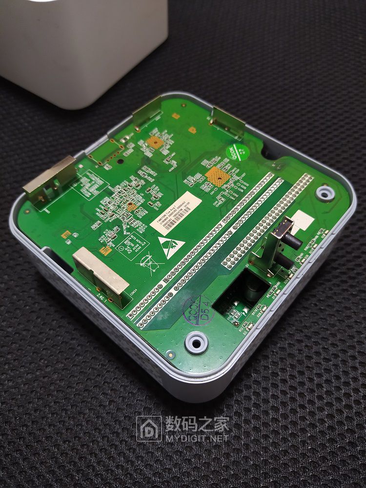 拆解瑞斯康达 MSG WR135 中国电信定制的全千兆双频无线路由器 - 拆机乐园 数码之家