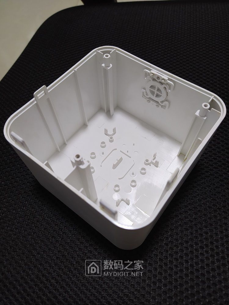 拆解瑞斯康达 MSG WR135 中国电信定制的全千兆双频无线路由器 - 拆机乐园 数码之家