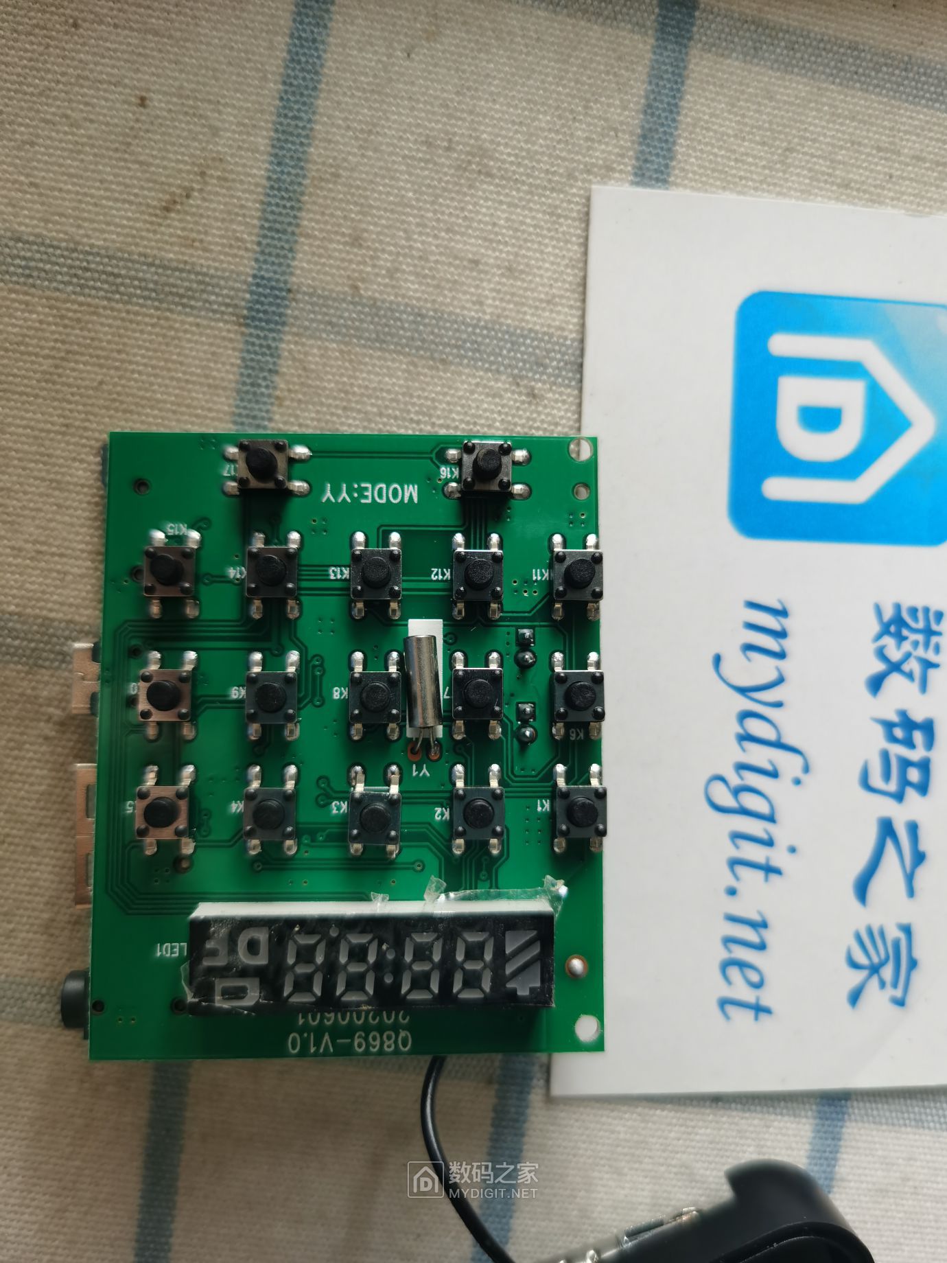 菲尼泰多媒体播放器拆解 - 拆机乐园 数码之家