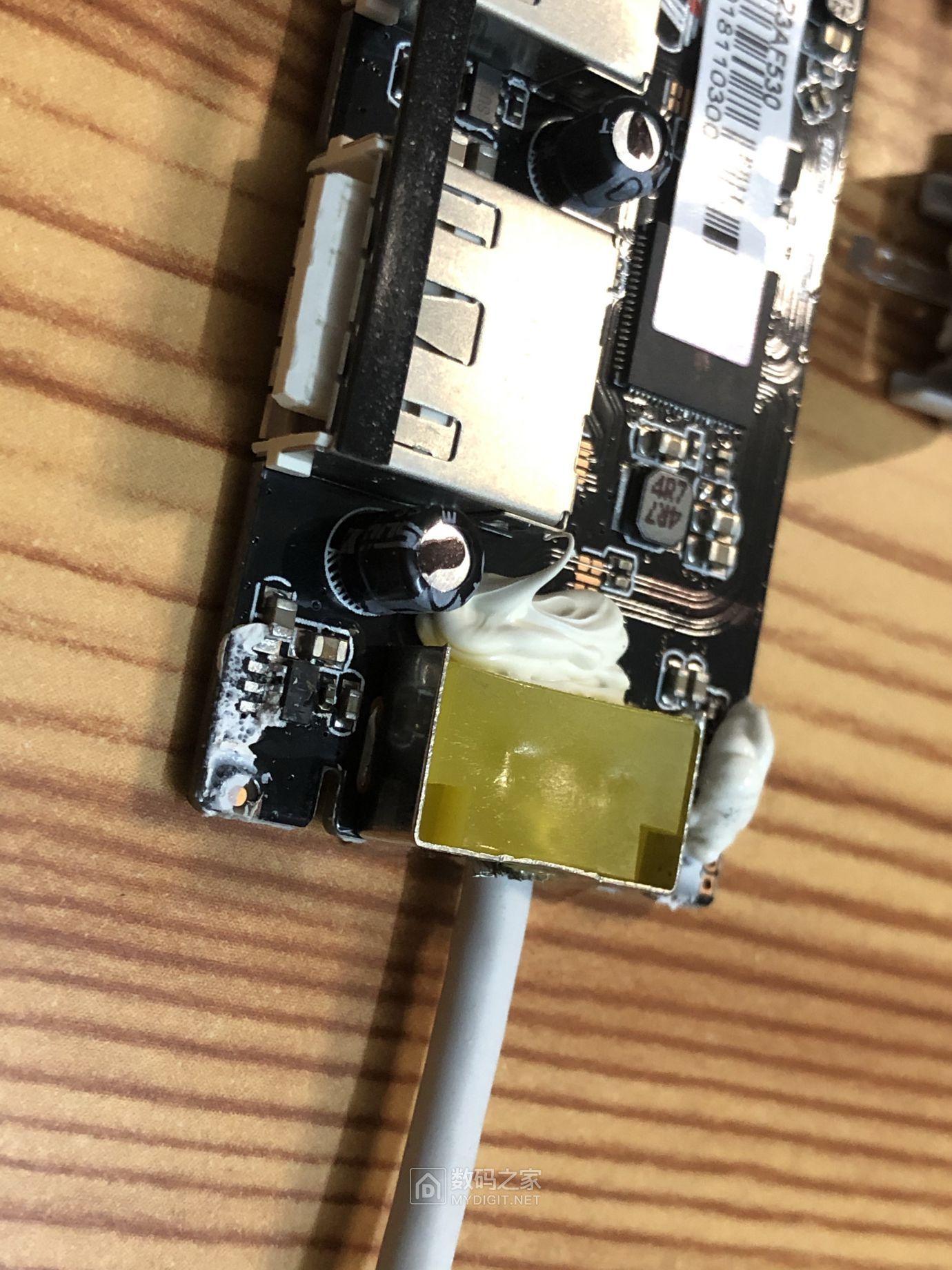 外观很苹果风的小米ZJQ03TM USB3.0千兆无线网卡扩展坞拆解 - 拆机乐园 数码之家