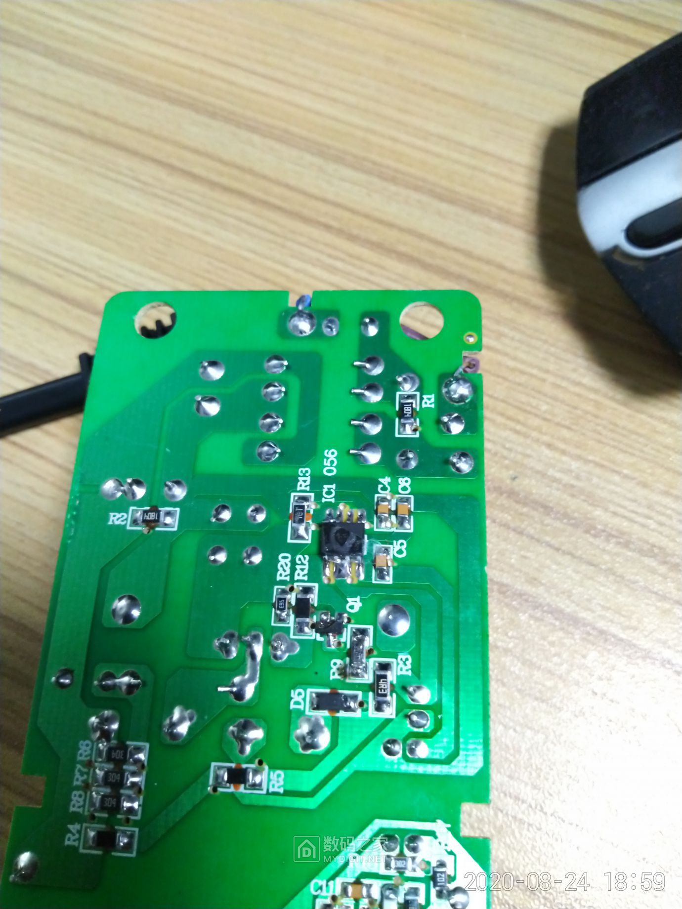 拆个14.6V铁锂充电器 - 拆机乐园 数码之家