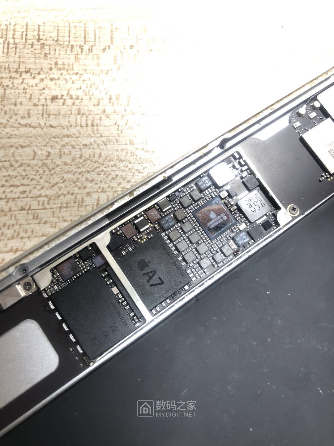 iPad mini 2更换显示屏 - 拆机乐园 数码之家