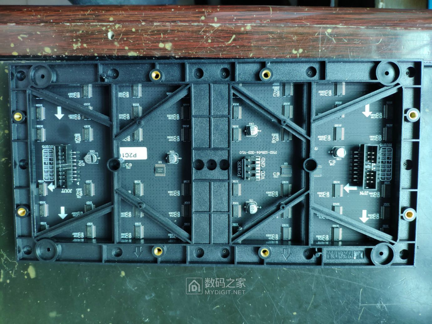 用P2LED屏制作个自动授时彩色万年历时钟（测试P2屏用） - 我爱单片机 数码之家