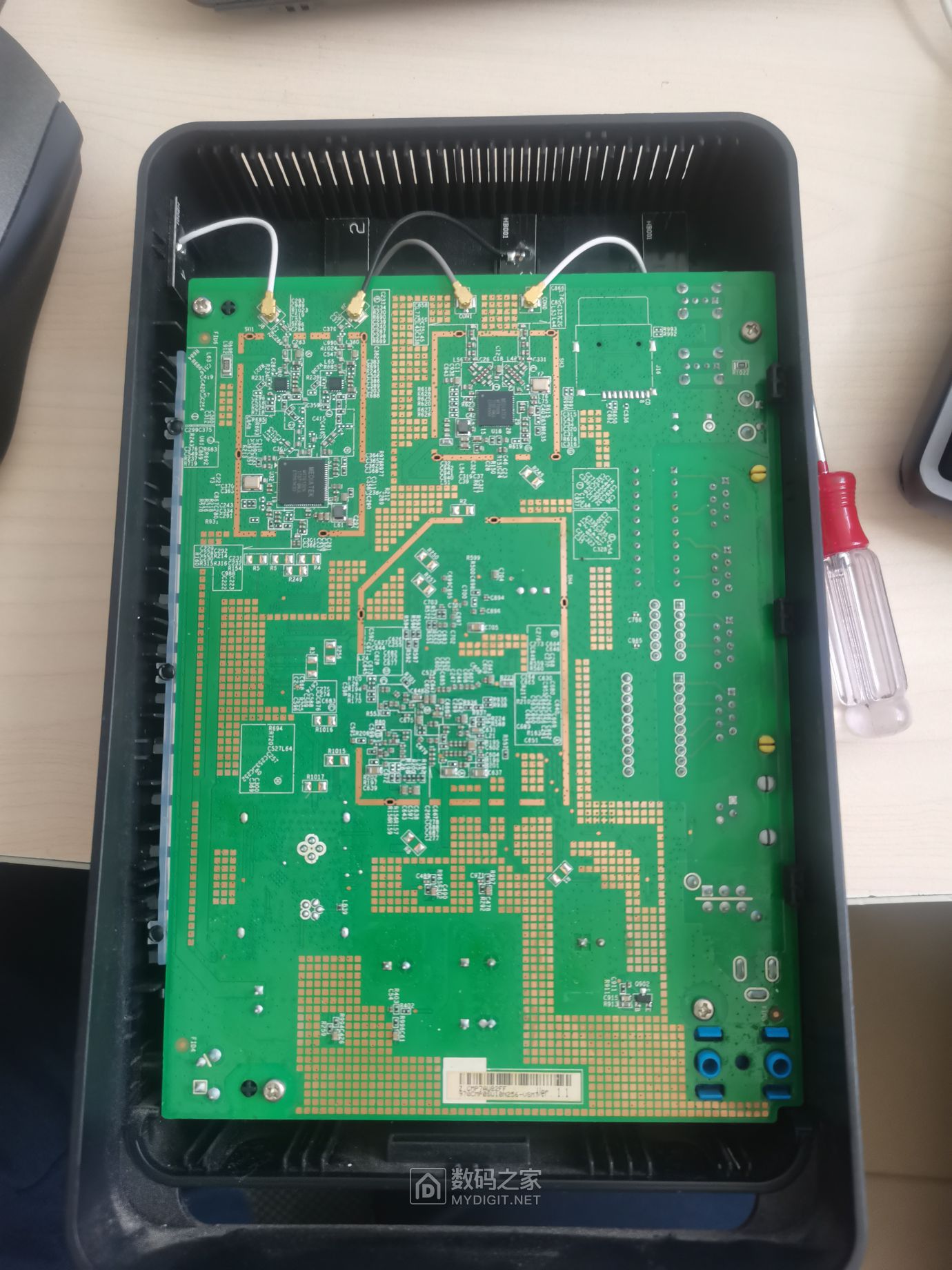 拆光纤一体机 中国移动 CM112Z 双频无线路由器 - 拆机乐园 数码之家