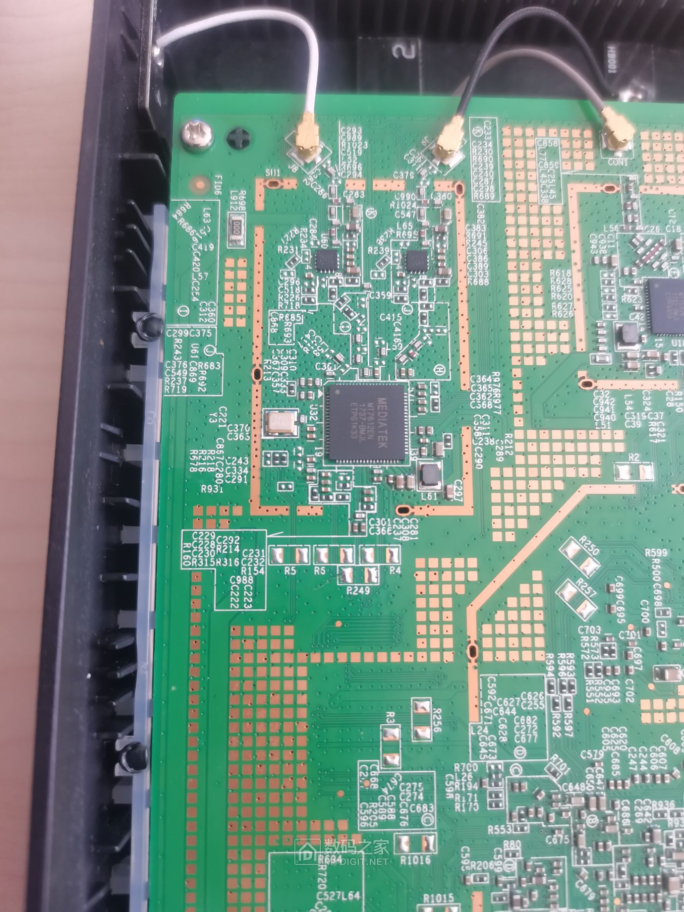 拆光纤一体机 中国移动 CM112Z 双频无线路由器 - 拆机乐园 数码之家