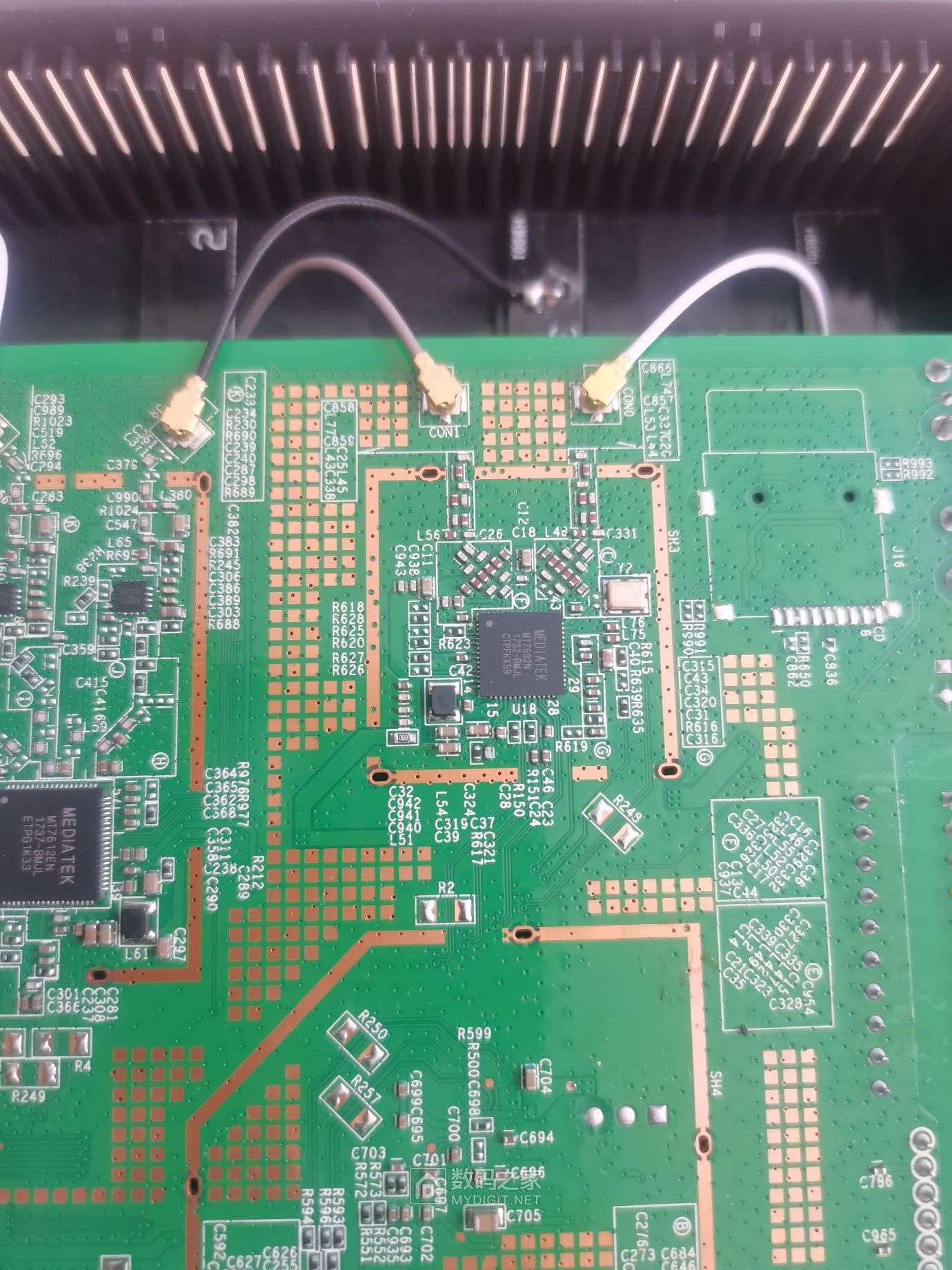 拆光纤一体机 中国移动 CM112Z 双频无线路由器 - 拆机乐园 数码之家