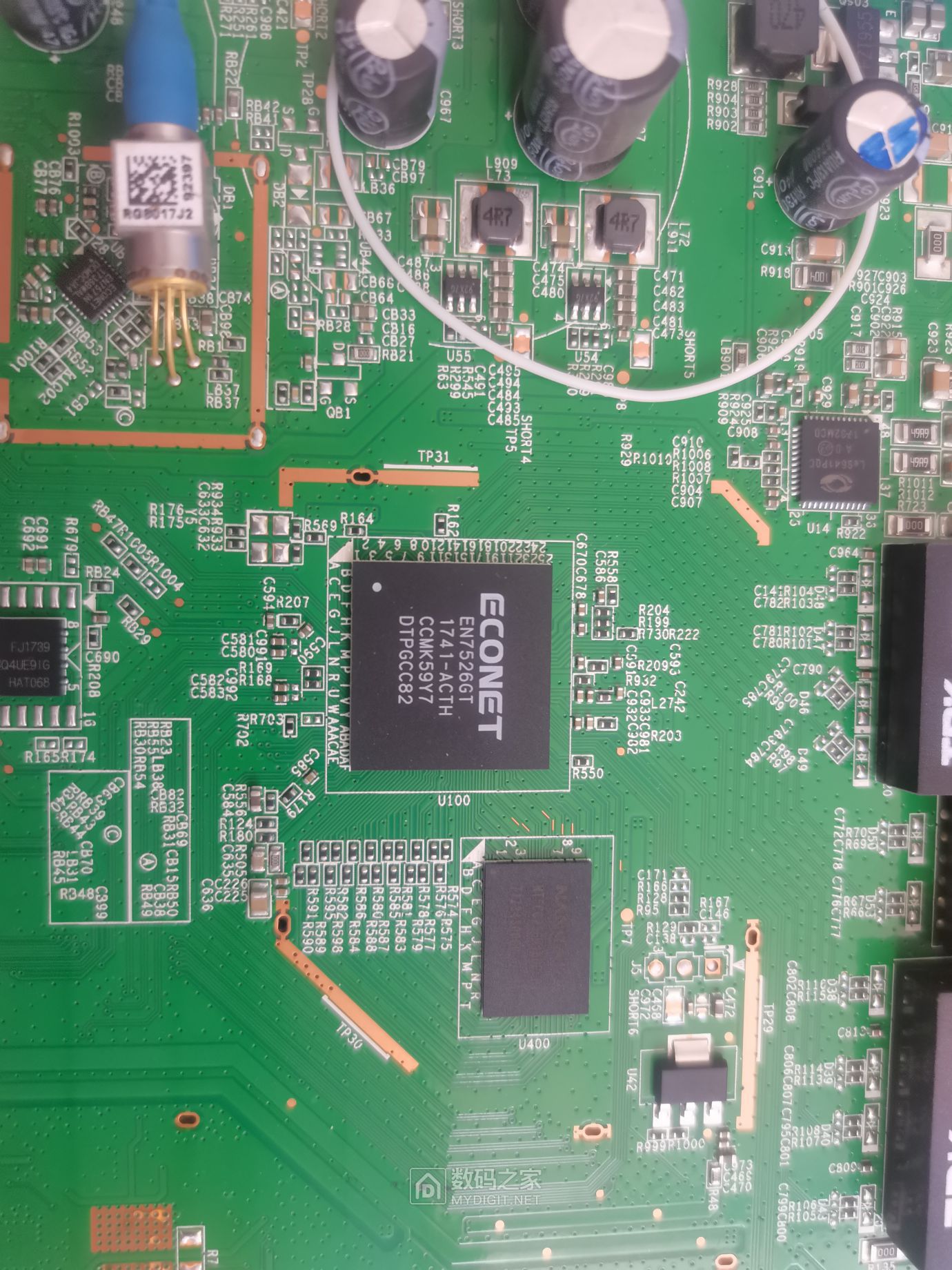 拆光纤一体机 中国移动 CM112Z 双频无线路由器 - 拆机乐园 数码之家