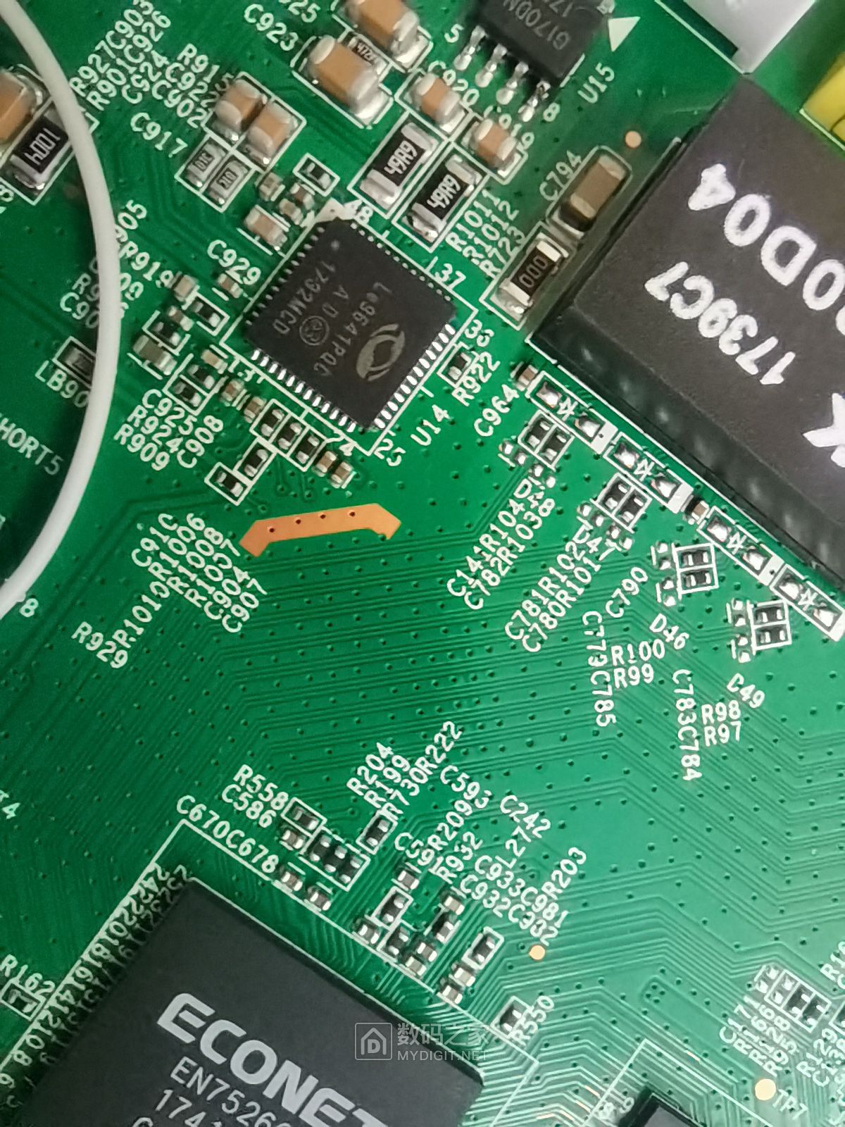 拆光纤一体机 中国移动 CM112Z 双频无线路由器 - 拆机乐园 数码之家