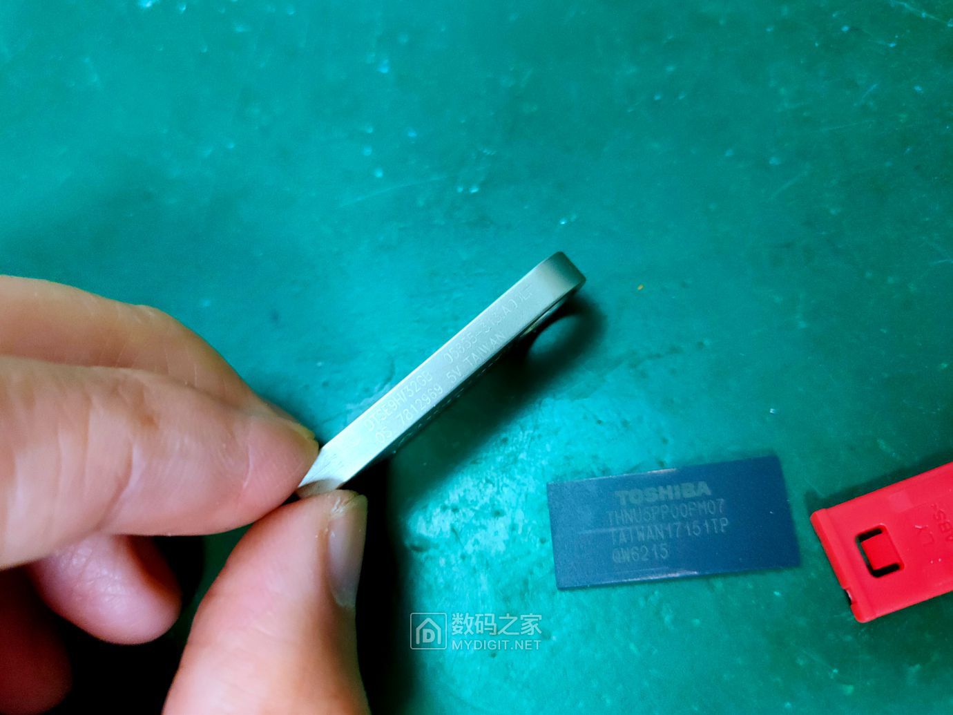 Kingston DTSE9 32G 拆解 - 拆机乐园 数码之家