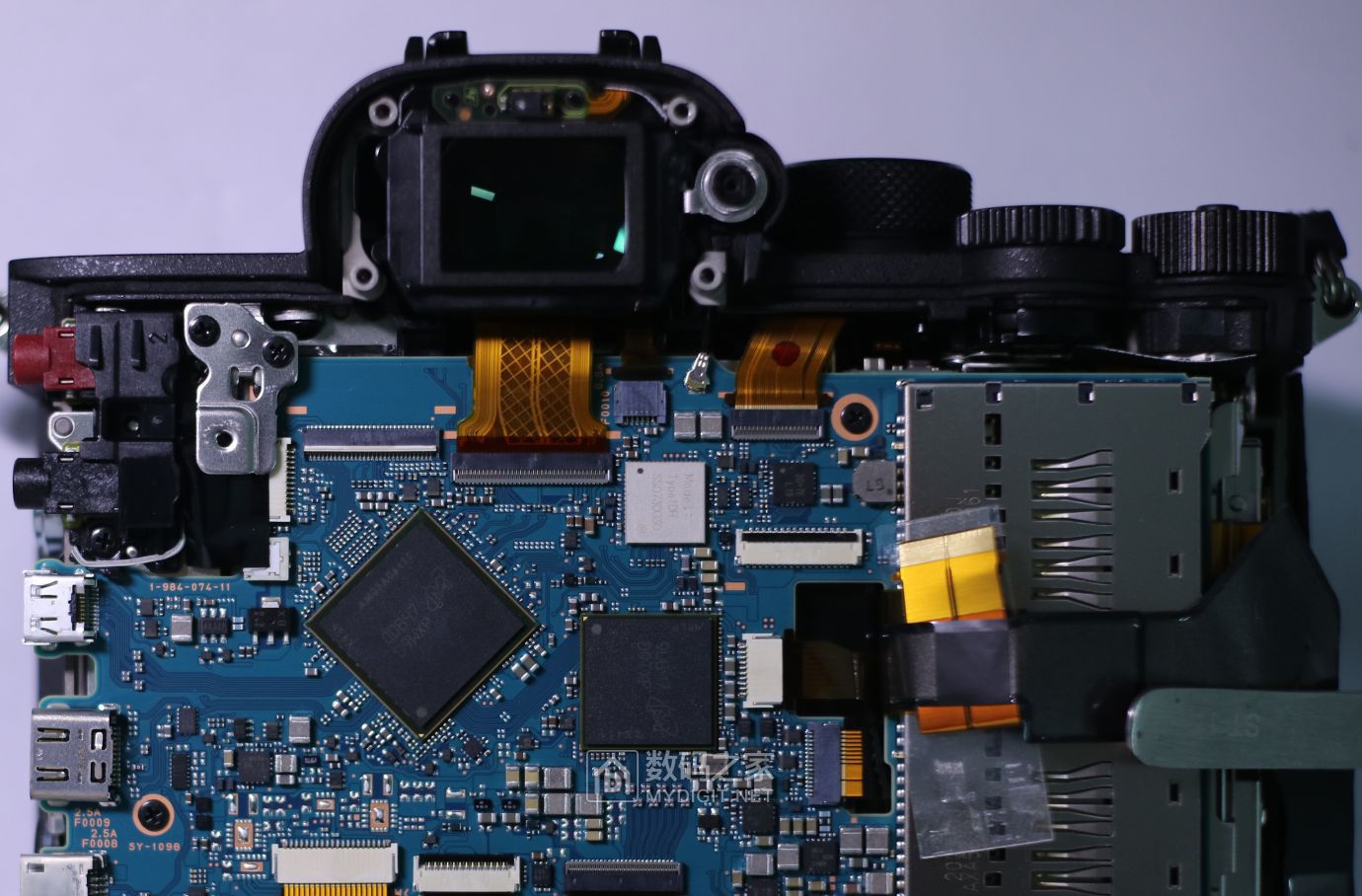 索尼全画幅旗舰到手即拆！SONY A7R4微单相机彻底拆解 - 拆机乐园 数码之家