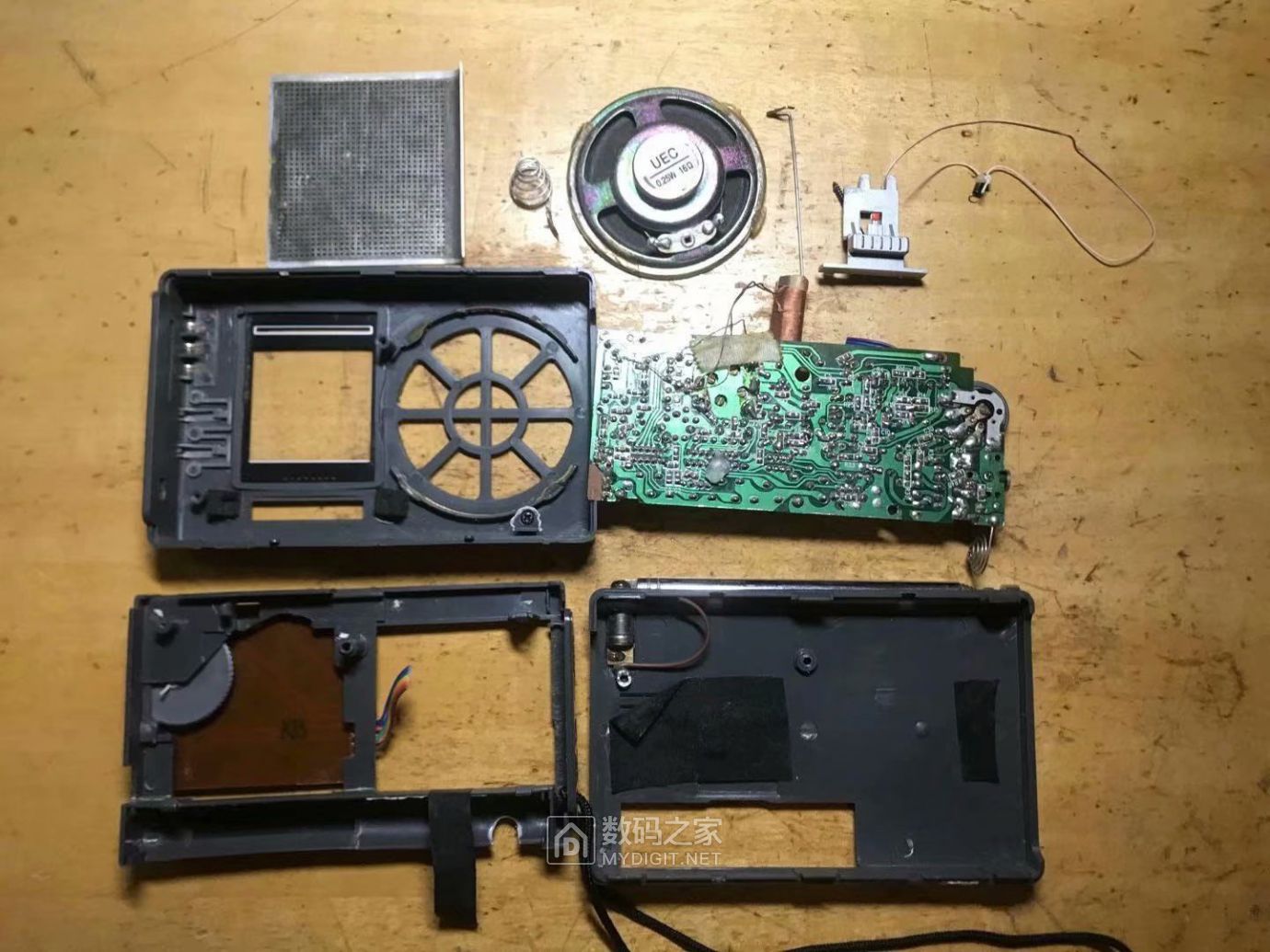 德生R9701收音机拆解 - 拆机乐园 数码之家