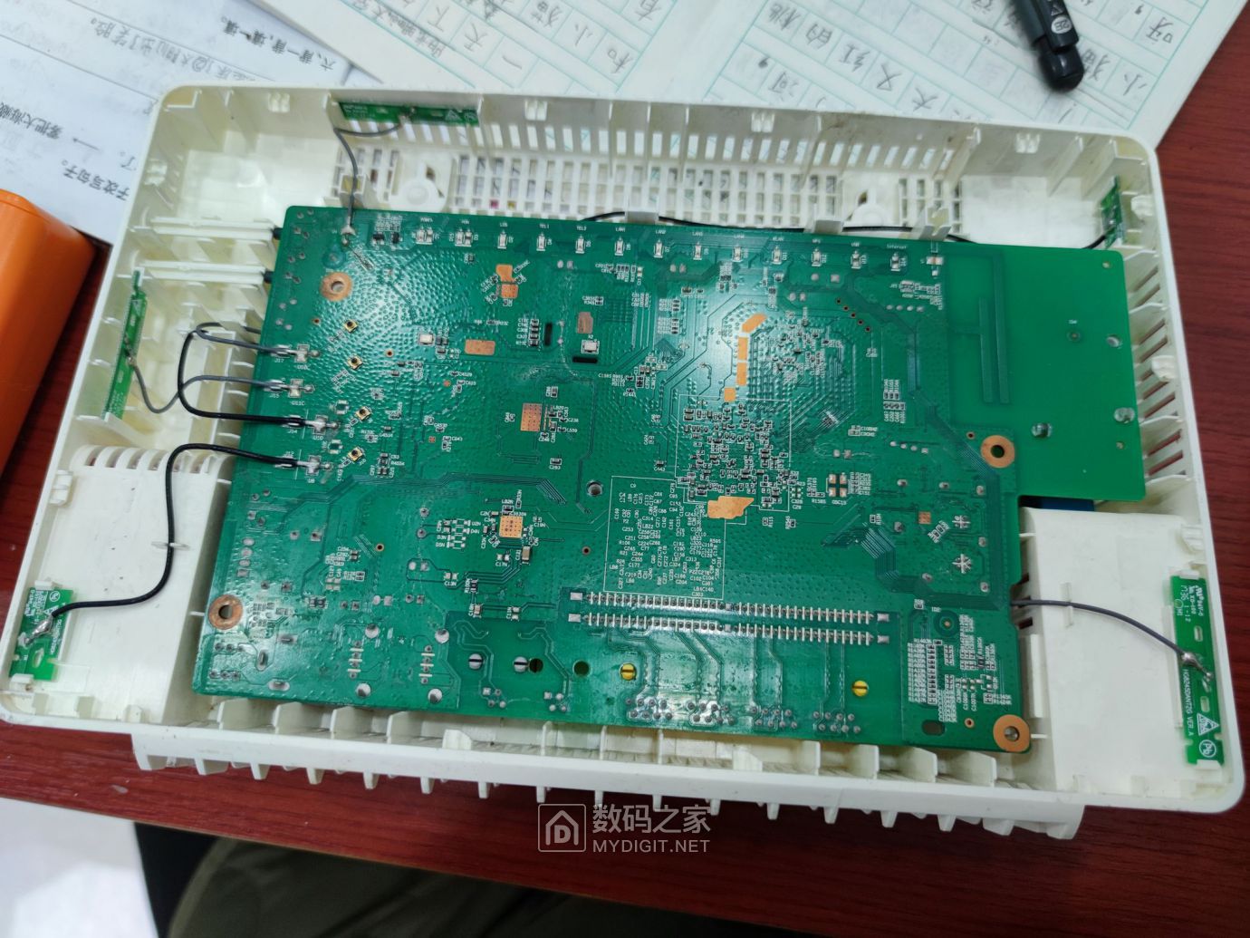 CMCC中国移不动版的华为HS8546V全千兆双频无线光猫 - 拆机乐园 数码之家