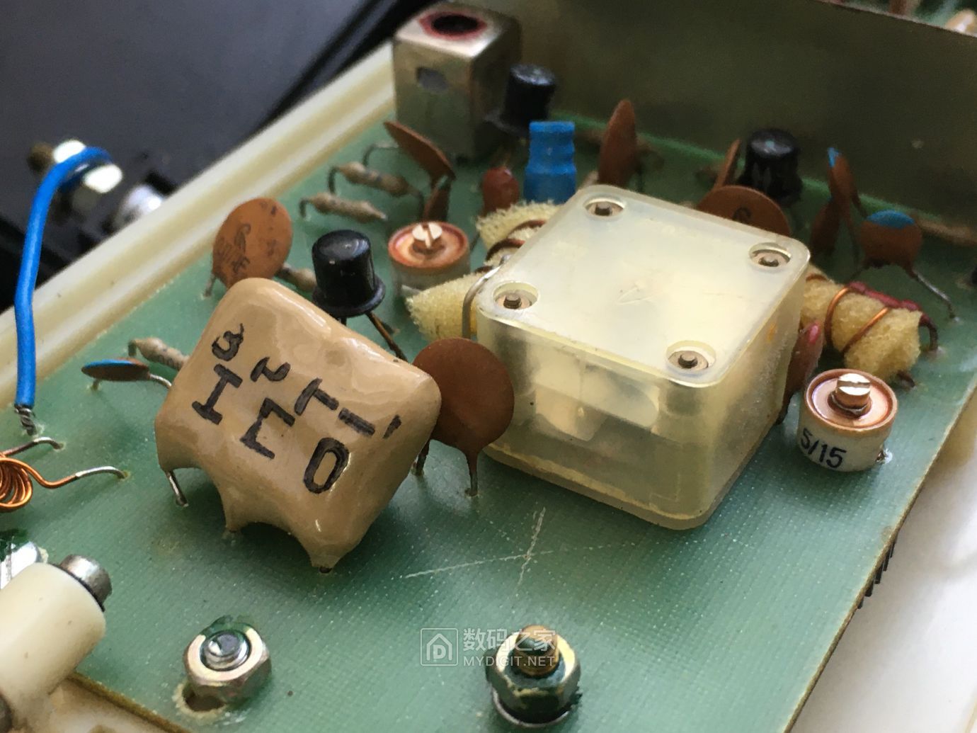 宝城立体声收音头B-804，采用NEC的UPC1018C和日立HA11227锁相环 - 拆机乐园 数码之家