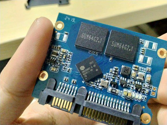 拆一个很少见的固态硬盘：矽统SIS P120 - 拆机乐园 数码之家