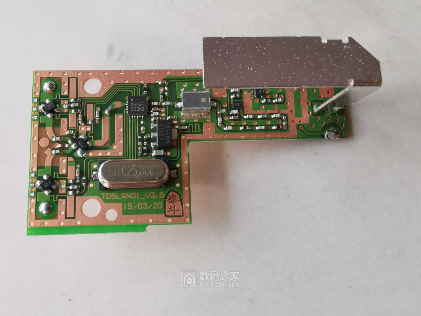拆解泰斗TD5001第四代户户通高频头 - 拆机乐园 数码之家