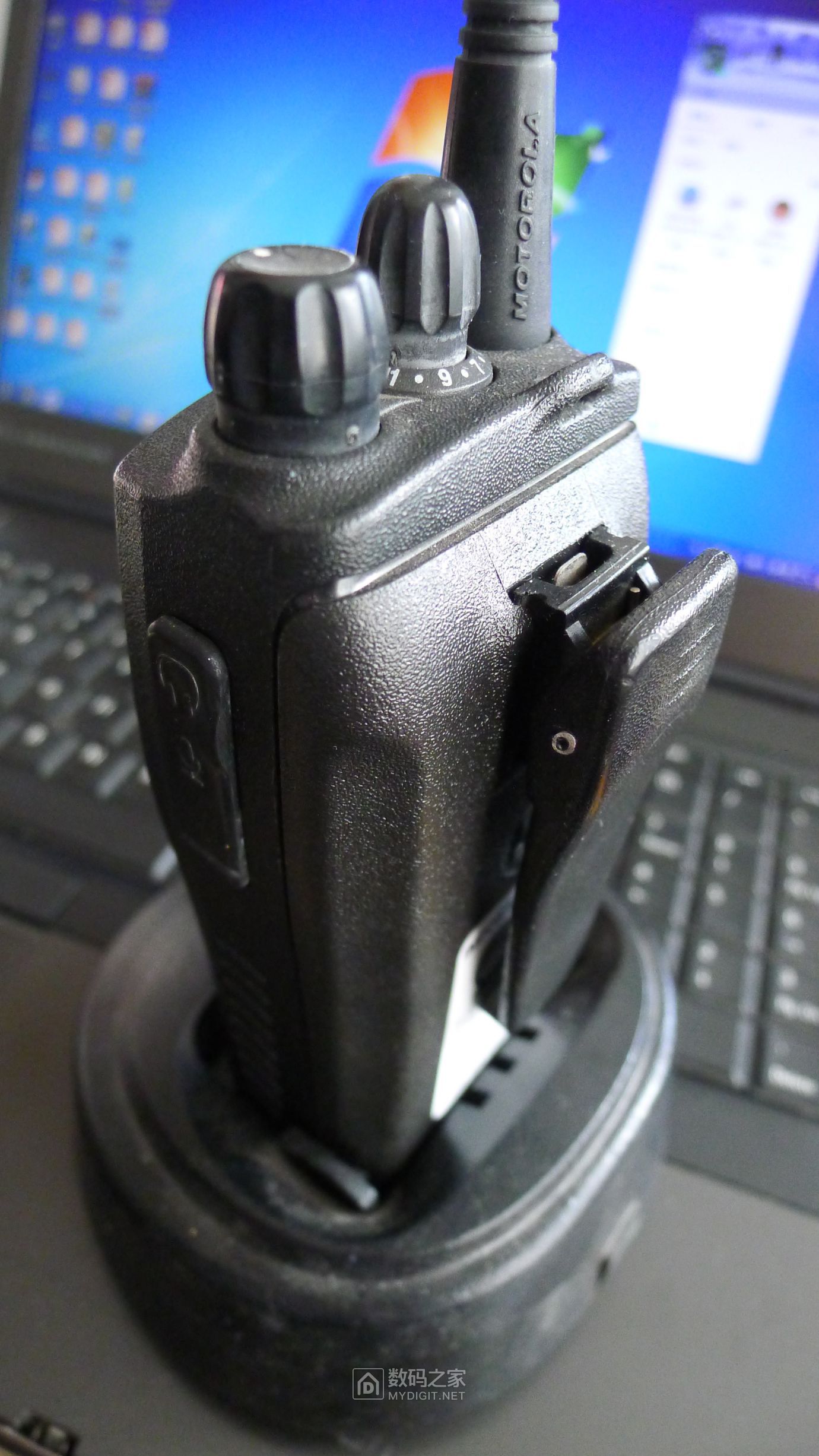 拆解摩托罗拉GP3688座充对比GP88S座充 - 拆机乐园 数码之家