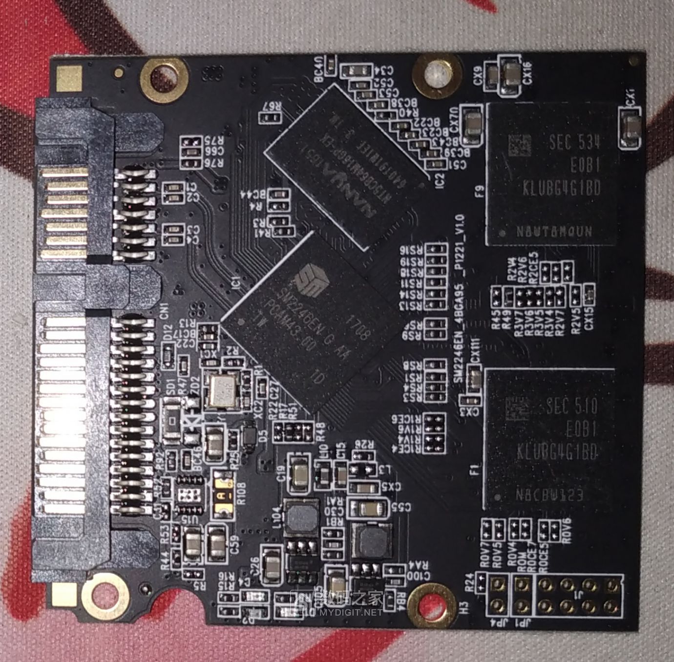 2258xt有没有工具能看存储芯片的型号 - SSD存储技术 数码之家