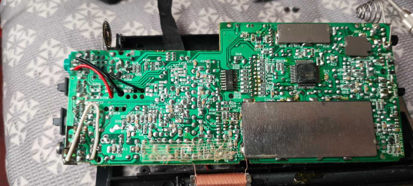 德生pl550收音机耳机插孔坏了更换 - 拆机乐园 数码之家