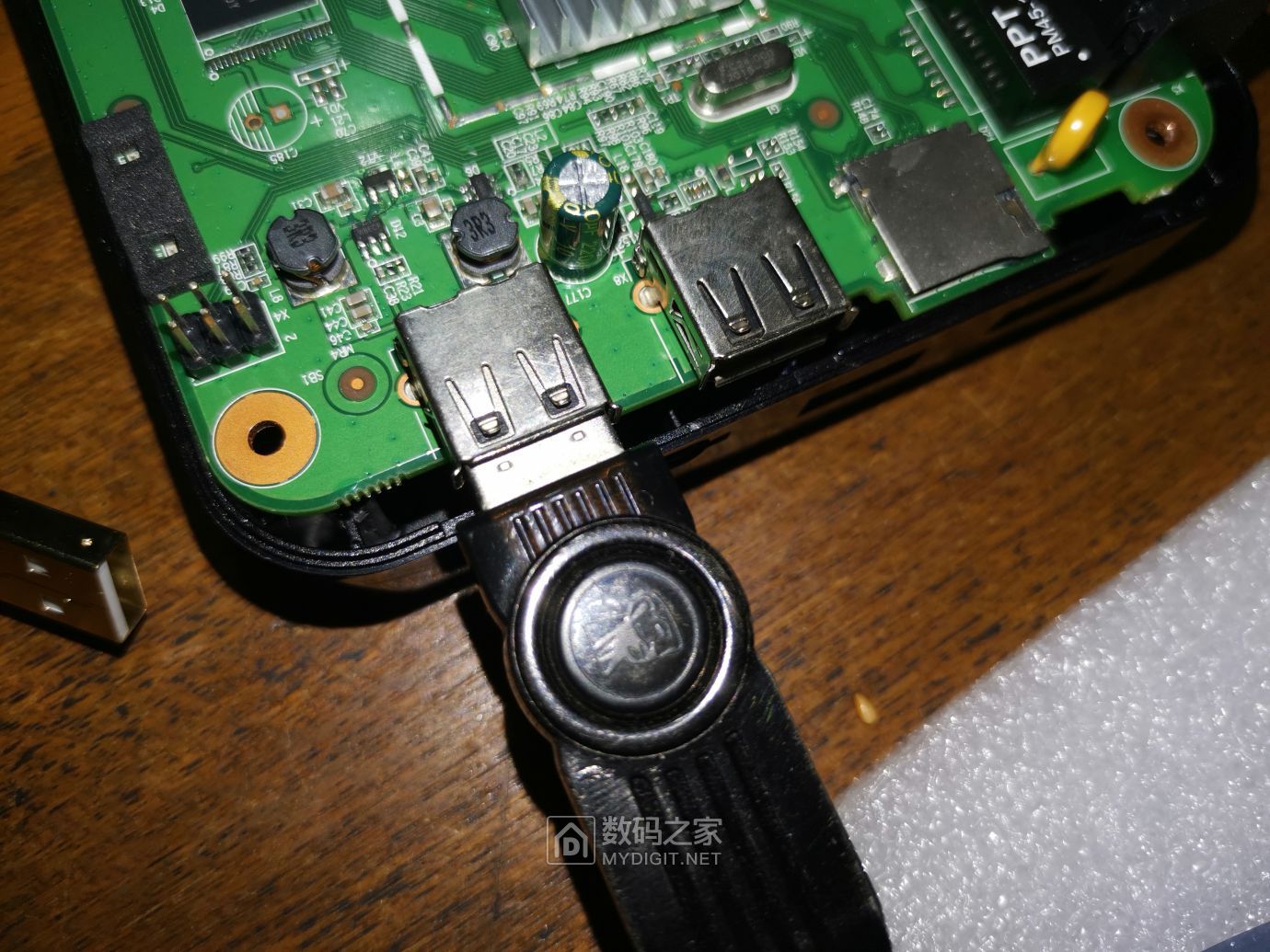 中兴B860AV1.1变砖记 - 拆机乐园 数码之家